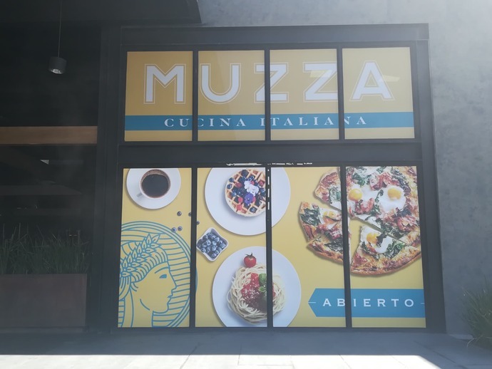 Llega Muzza, restaurante que hace pizzas en 90 segundos