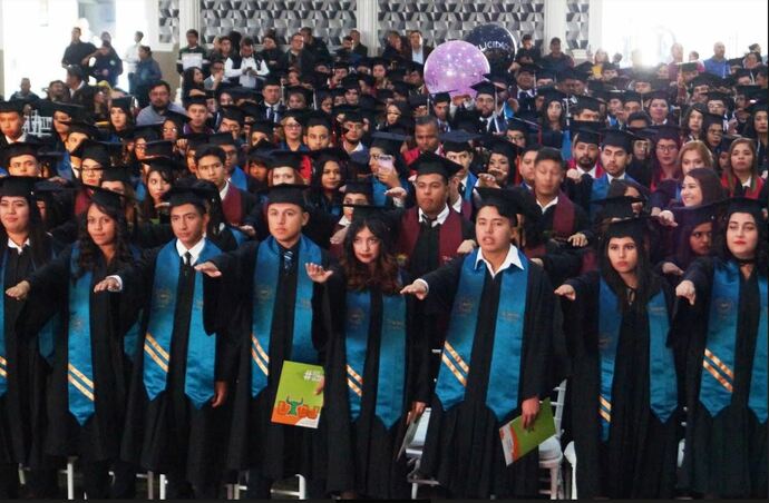 Gradúan más de mil profesionistas de la UTCJ