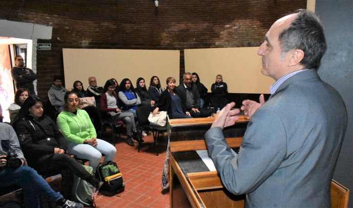 Imparten conferencia “Valores en el Arte” en la UACH de Parral