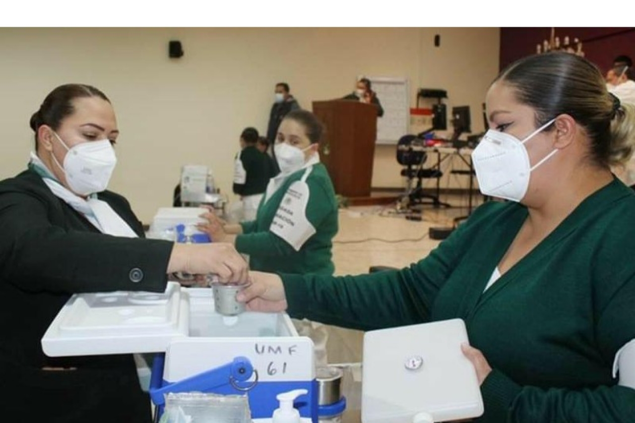 El 86% del personal del Imss 66 ha sido vacunado: director