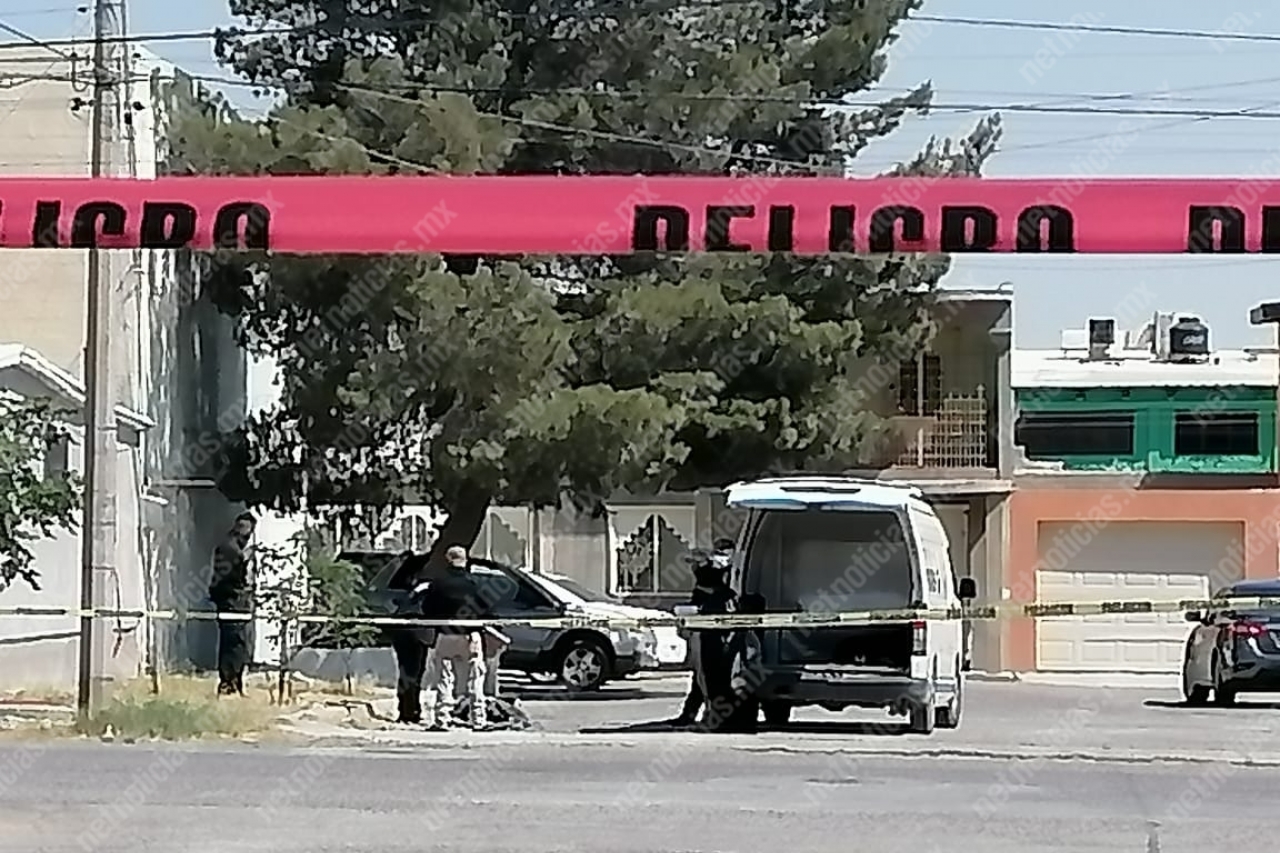 Localizan cadáver envuelto en cobijas