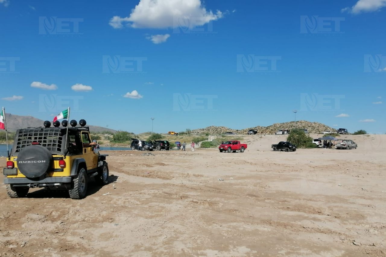 Aprovechan para refrescarse y distraerse en presa de Anapra