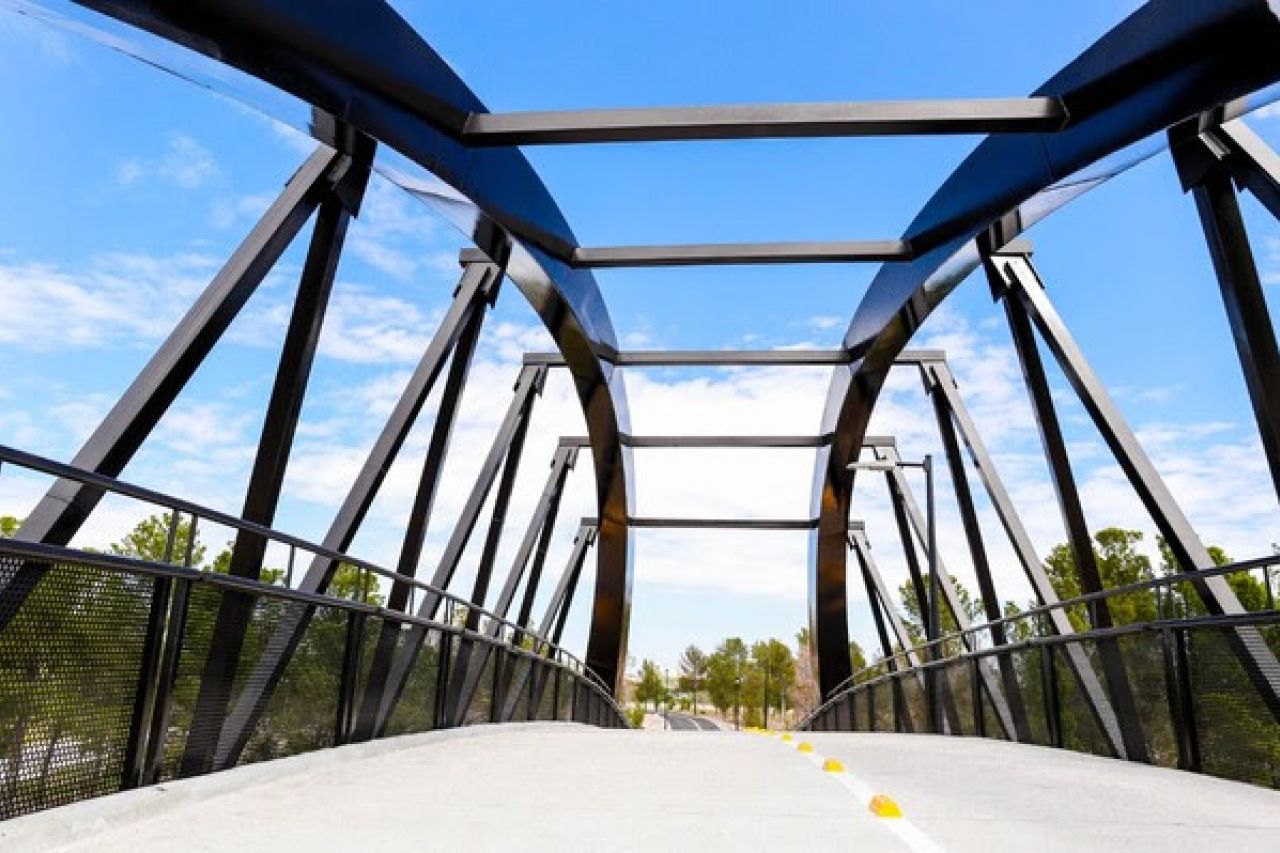 Inauguran puente que conecta el parque Reliz y El Encino