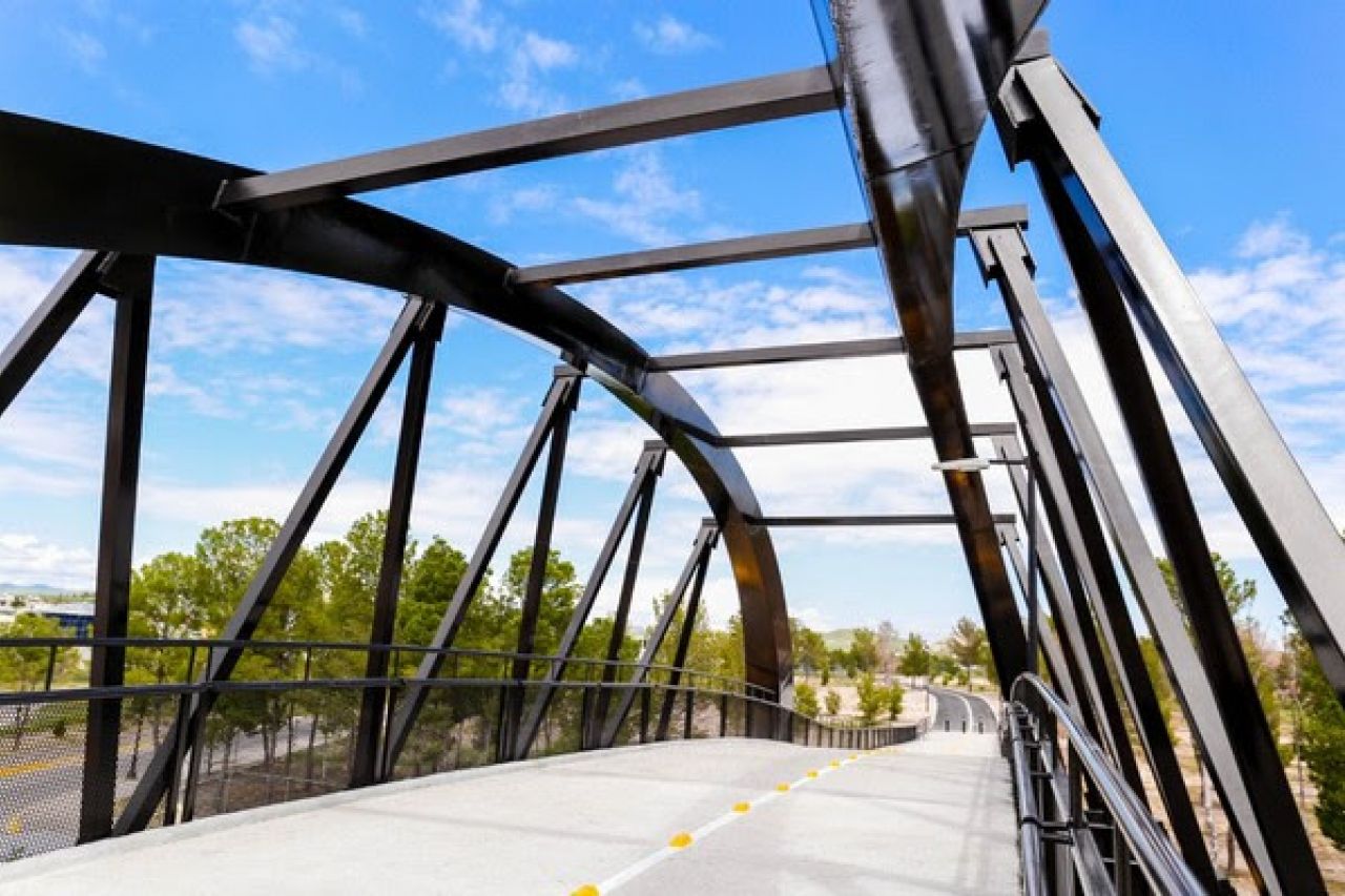 Inauguran puente que conecta el parque Reliz y El Encino