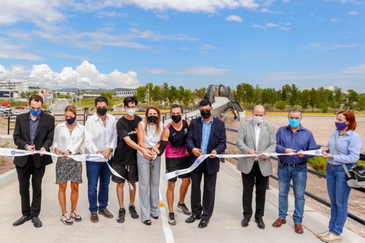 Inauguran puente que conecta el parque Reliz y El Encino