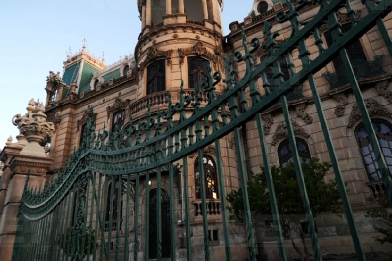 Adéntrate en la majestuosa Quinta Gameros