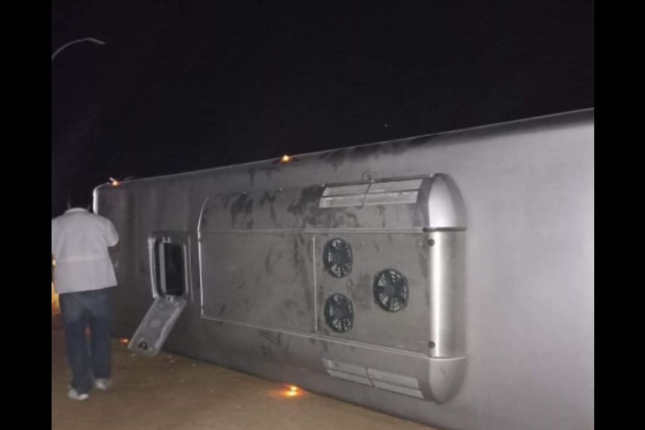 Vuelca camión de personal de la maquila Foxconn