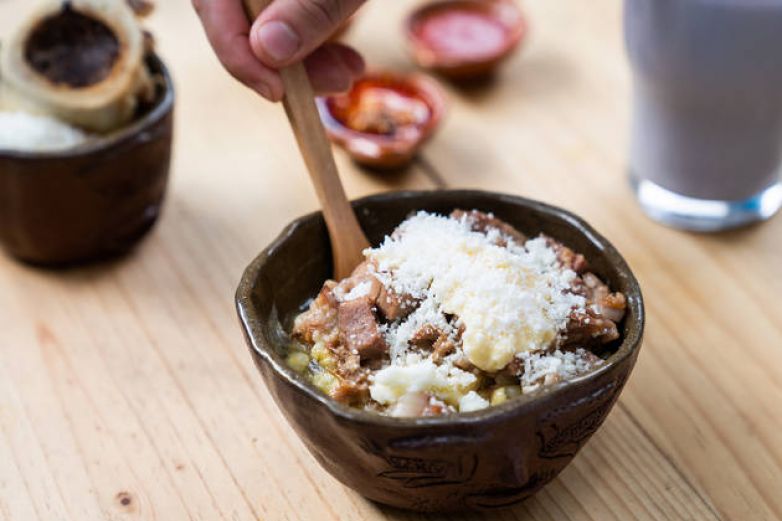 ¿Elote en vaso o esquite? Así se preparan con tuétano