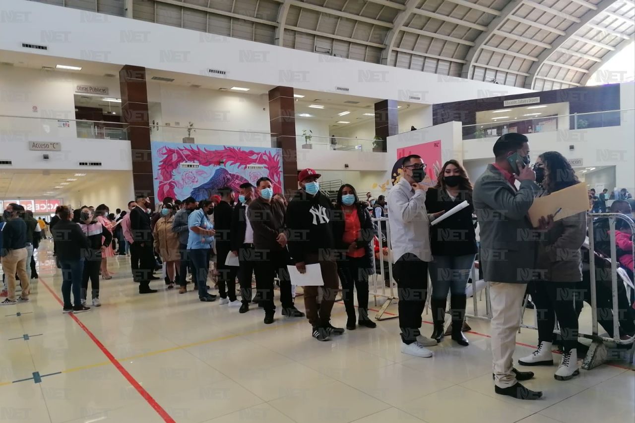 Parejas de maquila Foxconn contraen matrimonio