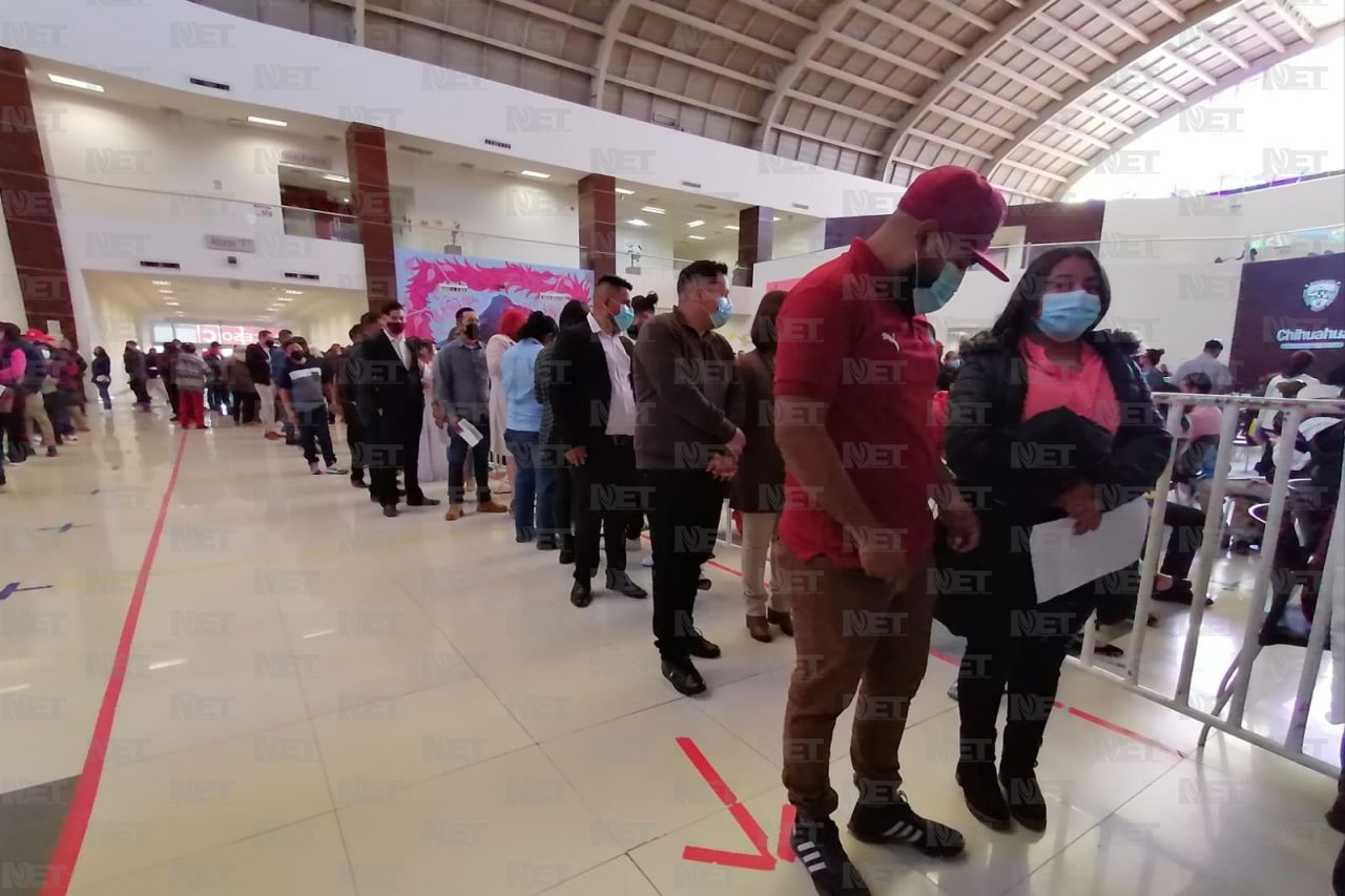 Parejas de maquila Foxconn contraen matrimonio