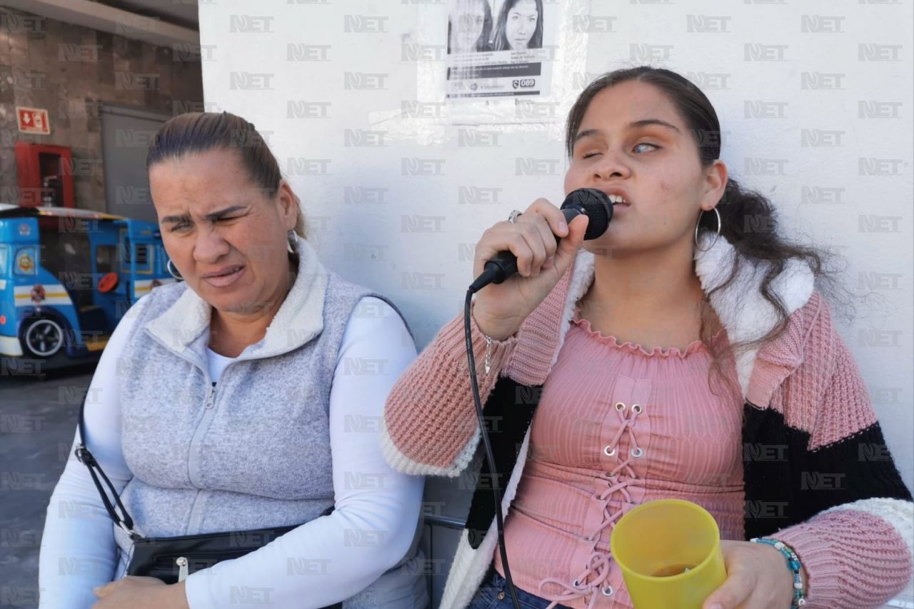 Comparte el talento de su voz en el Centro de la ciudad