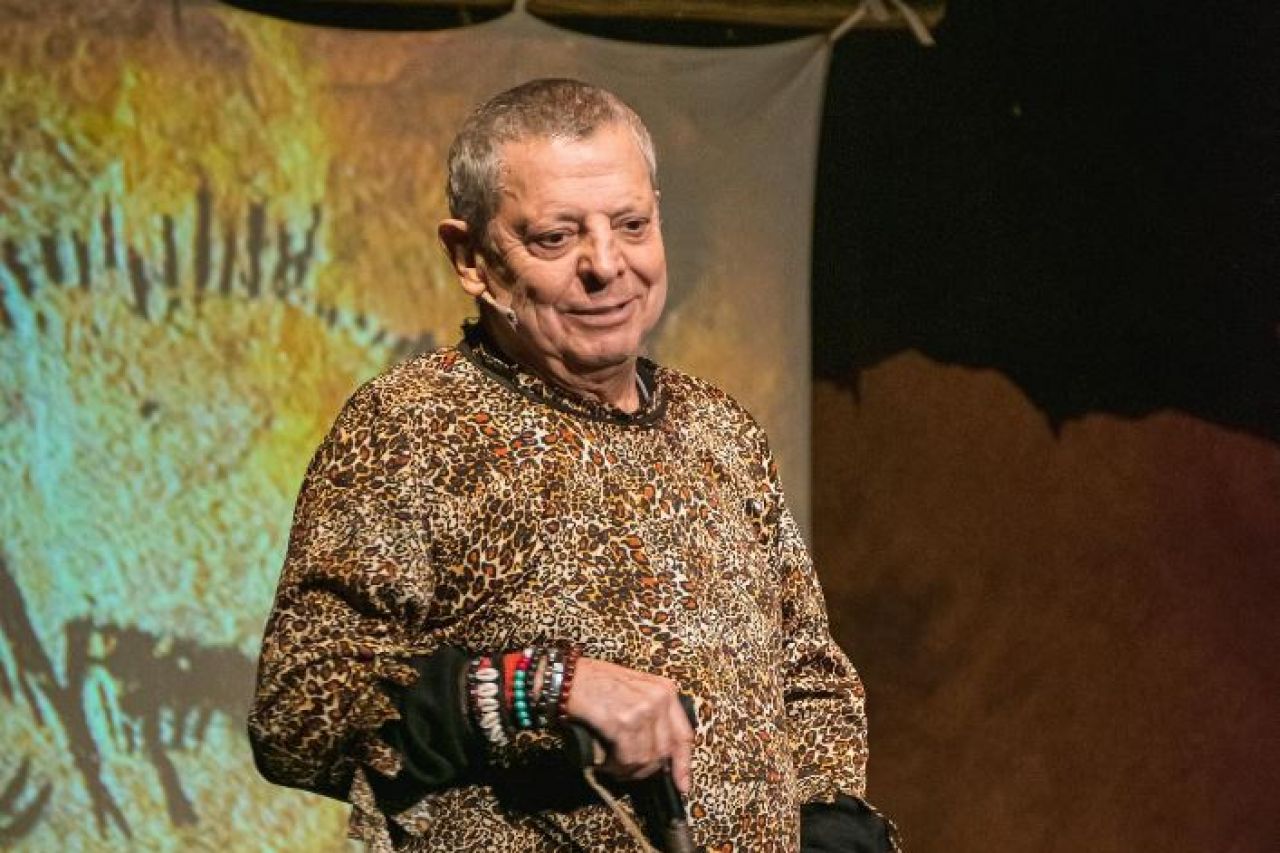 Busca César Bono regresar a la actuación por que sus hijos dependen de él