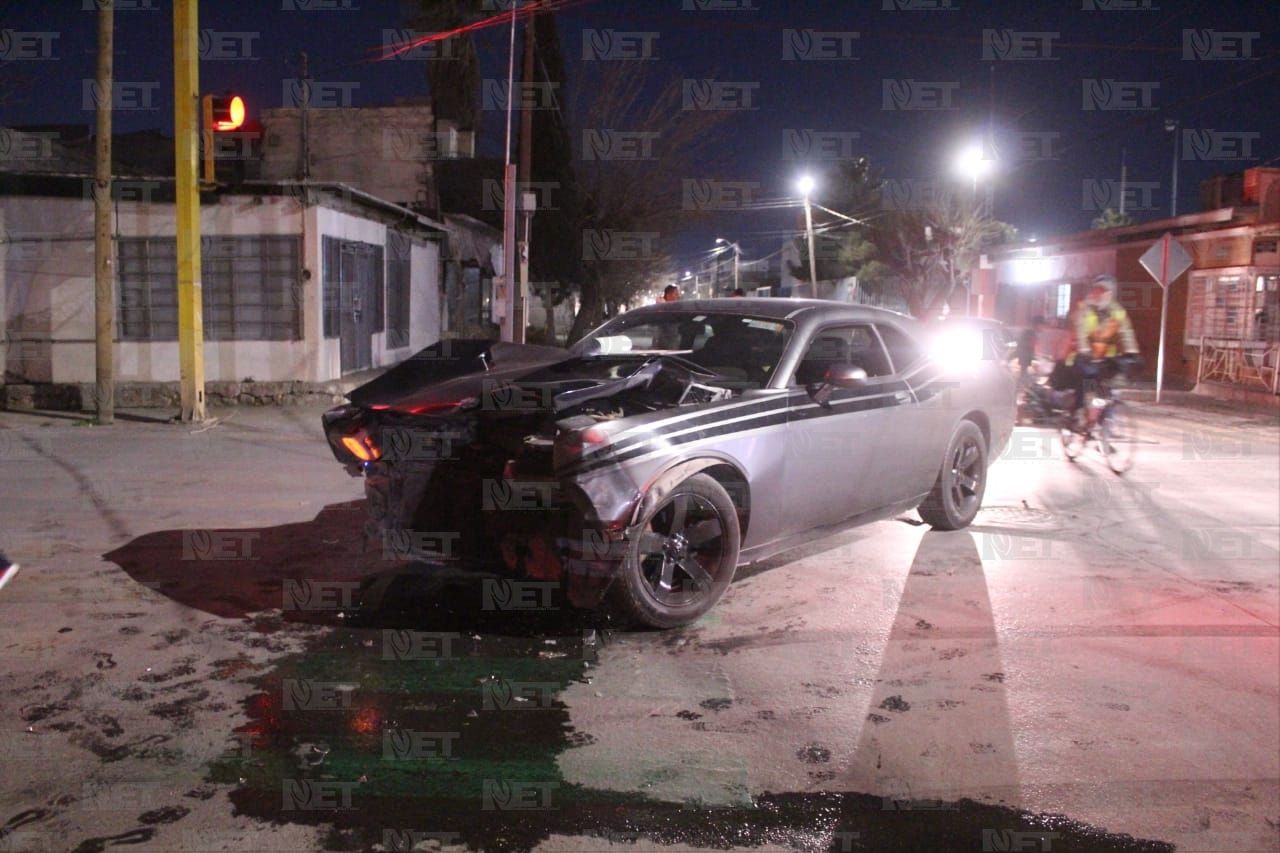 Se Queda Sin Frenos Y Choca Contra Dos Autos