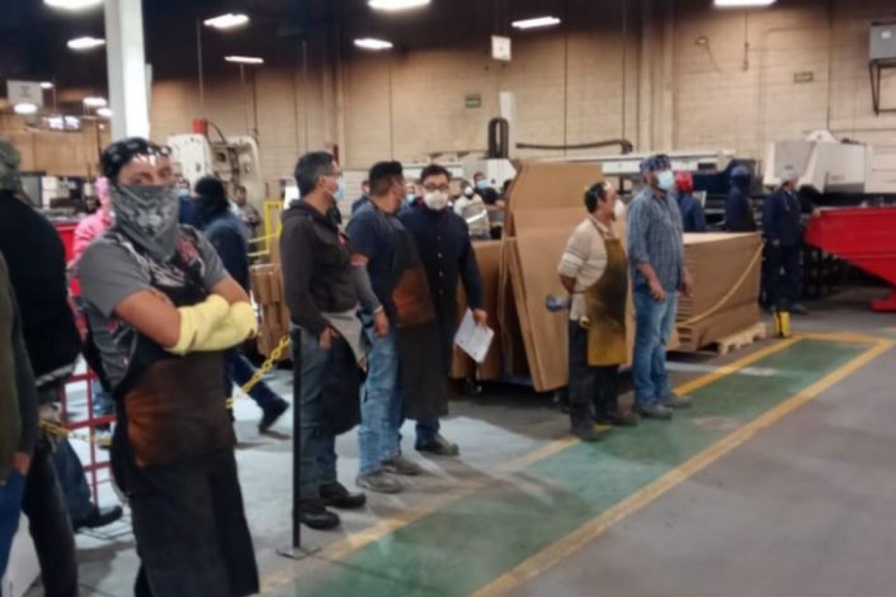 Trabajadores de maquila NAPS hacen paro laboral