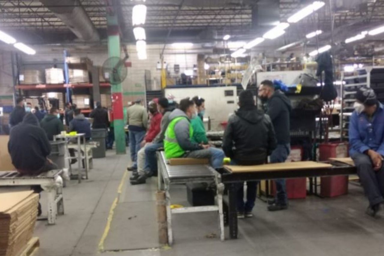 Trabajadores de maquila NAPS hacen paro laboral