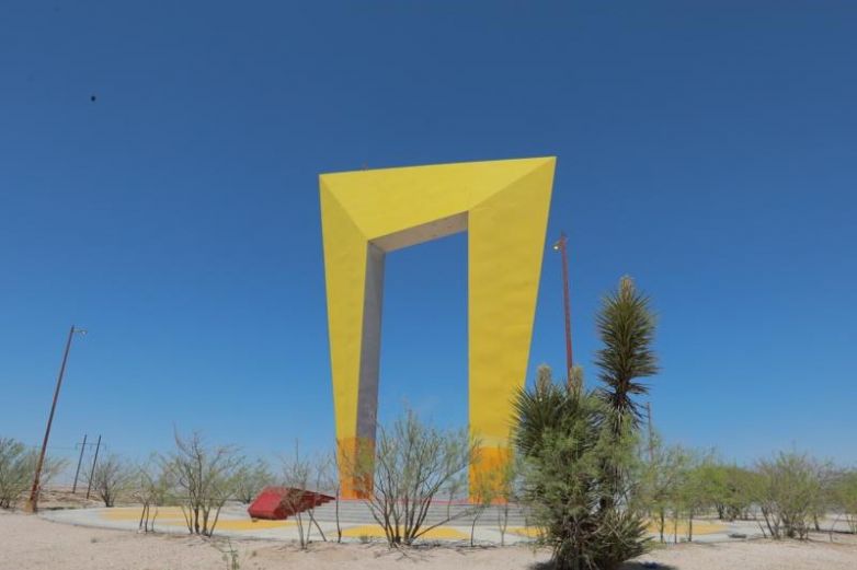 Iluminan el Umbral del Milenio