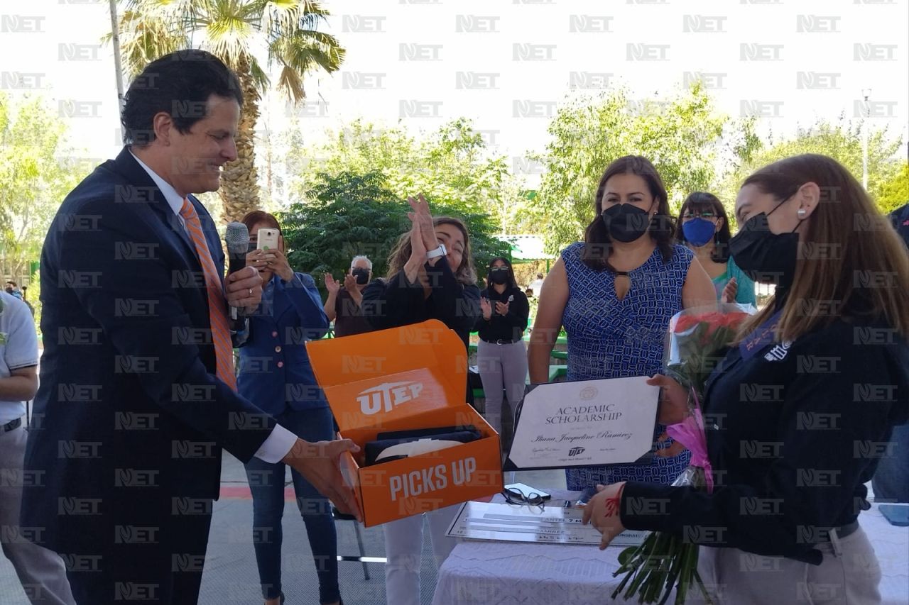 Beca UTEP a alumna destacada del Cobach 7