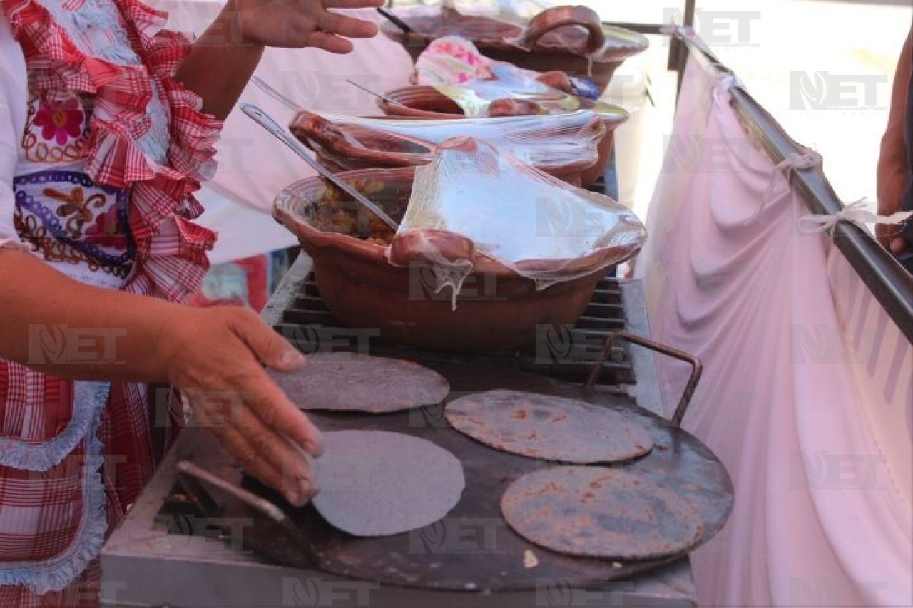 ¿Antojo de sopes o huaraches? Disfrútalos en el Parque Central