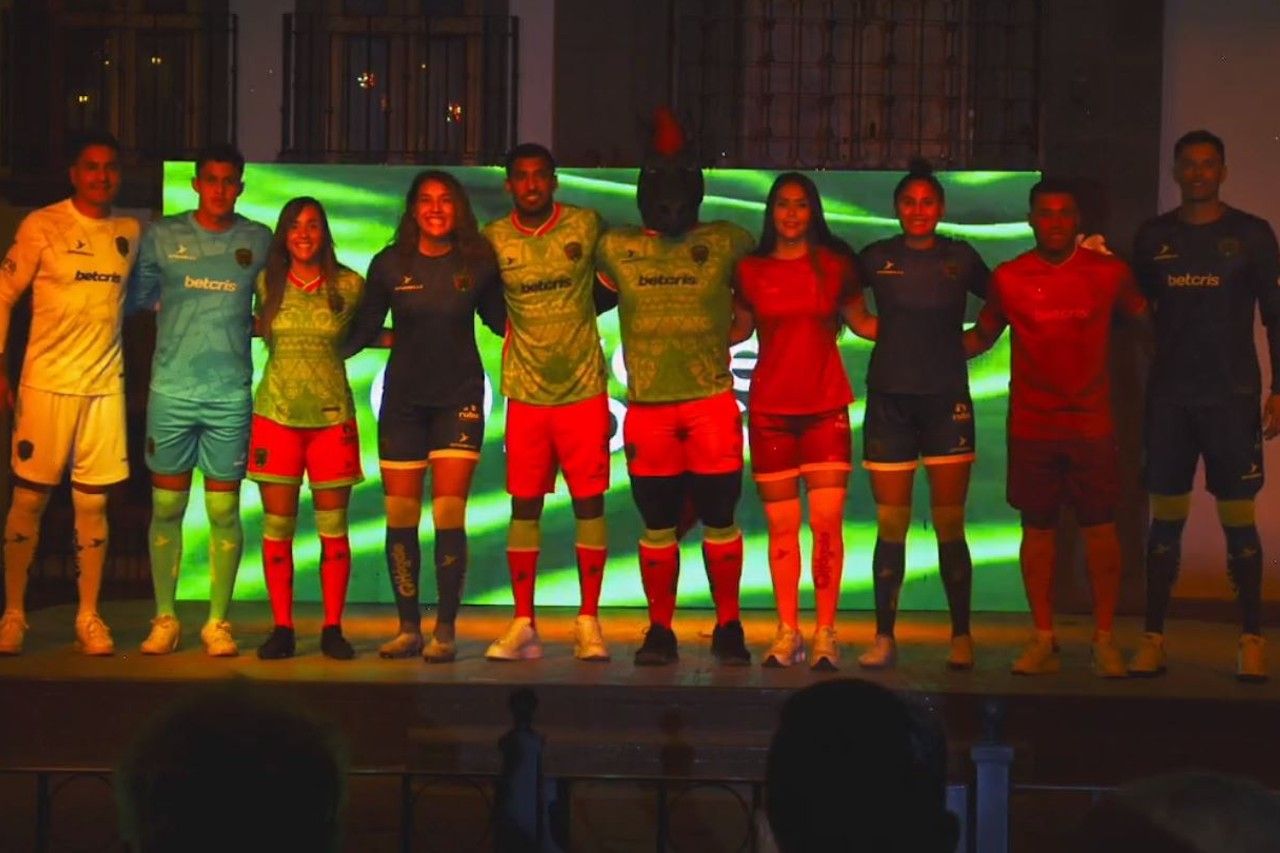 Presenta FC Juárez nuevos uniformes