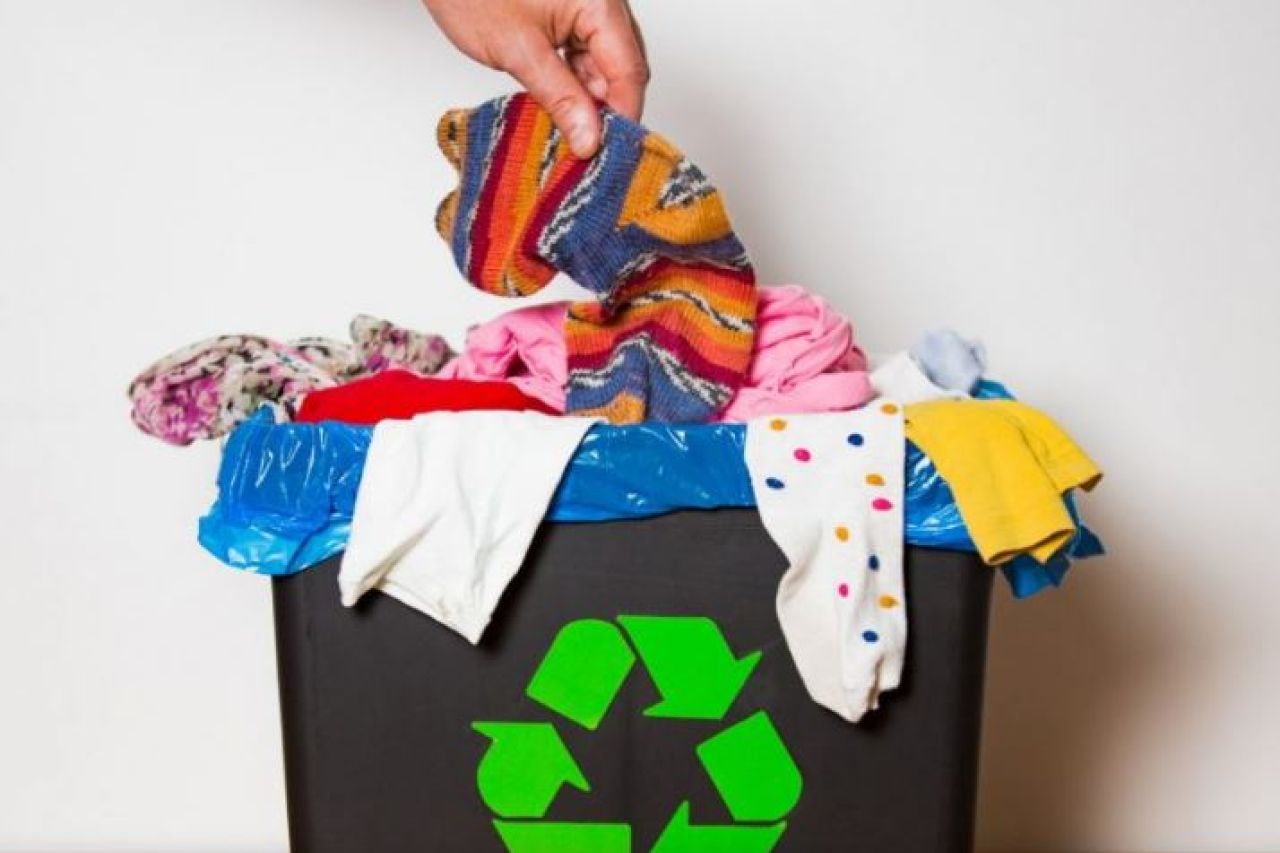 Gana hasta 6 mil pesos por diseñar ropa con material reciclable