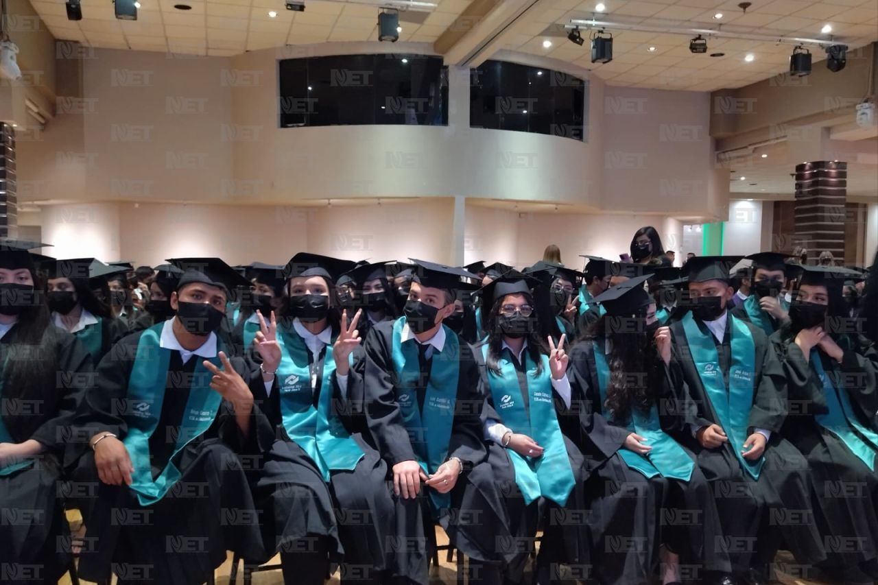 Se gradúan casi 500 técnicos del Conalep III