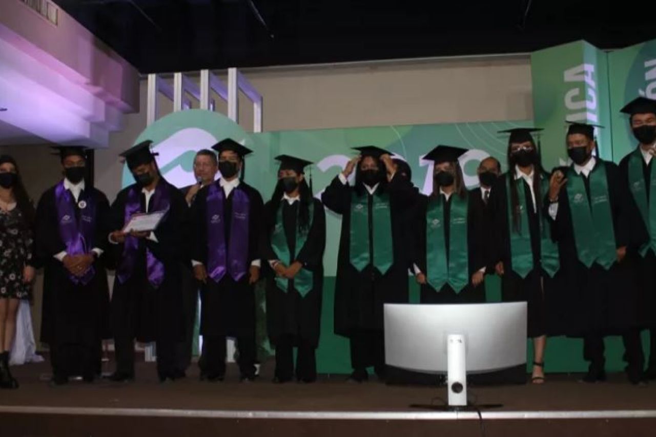 Se gradúan 680 estudiantes del Conalep