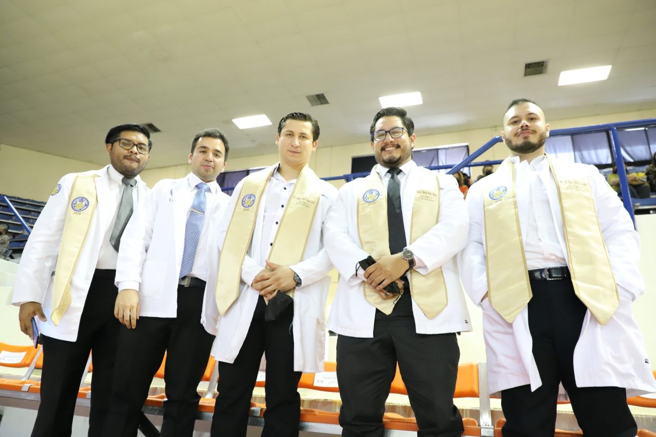 ¡Por fin! Realizan graduación de estudiantes de ICB y de IIT