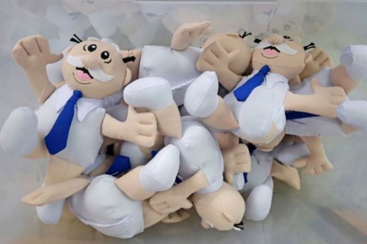 Peluches del Dr. Simi; la historia detrás de la mascota empresarial