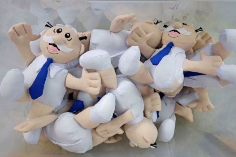 Peluches del Dr. Simi; la historia detrás de la mascota empresarial