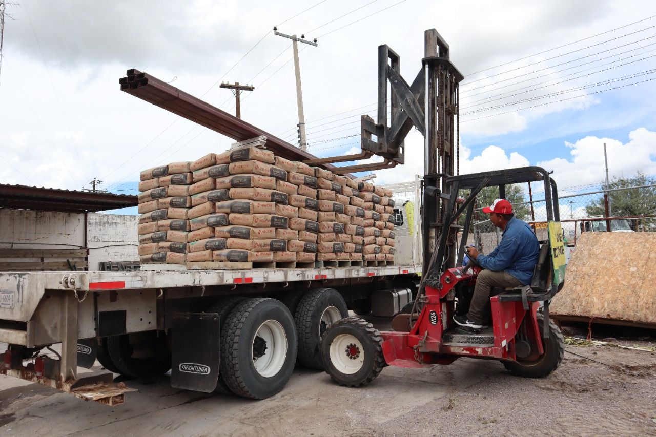 Entregan apoyos en Julimes a afectados de lluvias