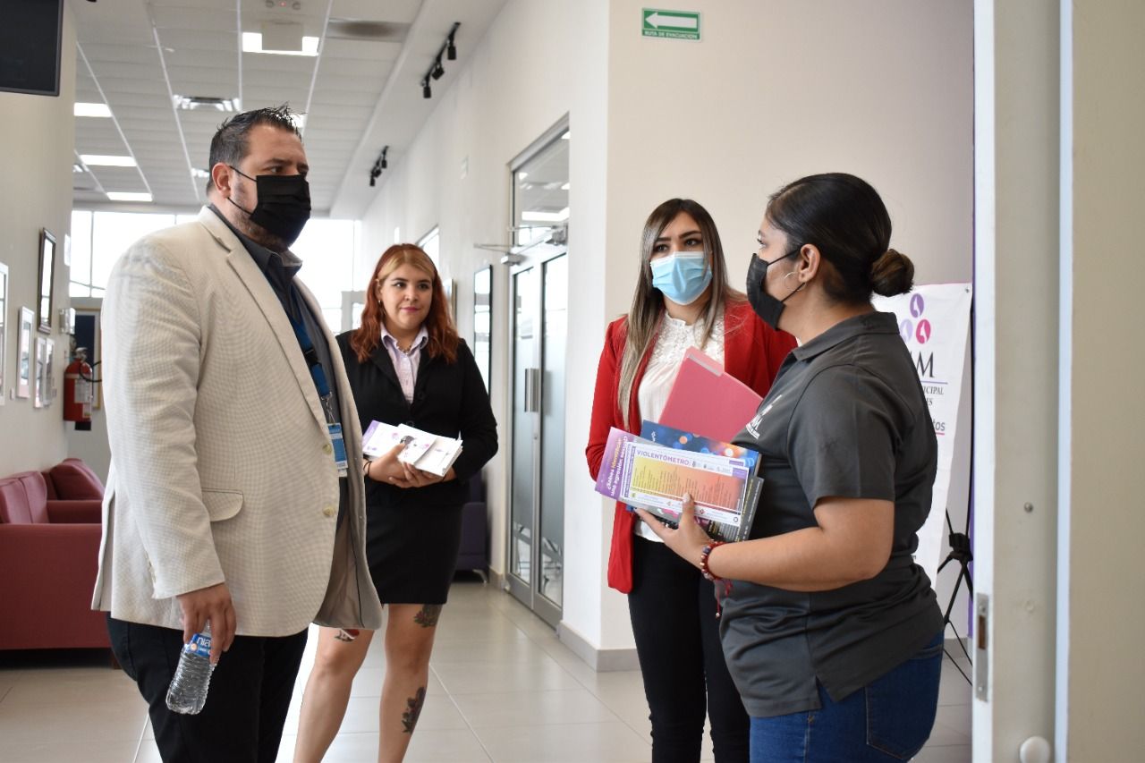 Firma IMM convenio con maquila Harman de México