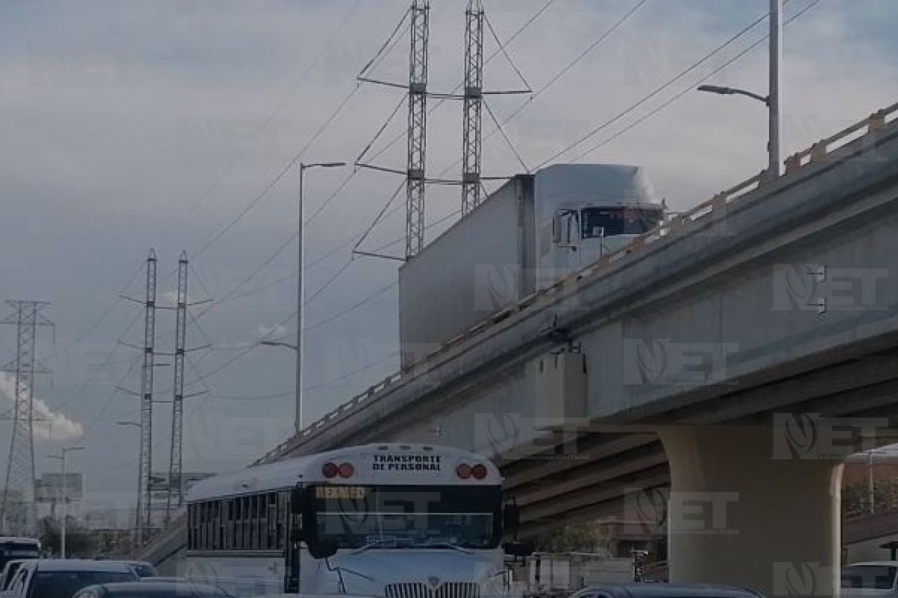 Video: Tráiler sale de reversa de Las Torres para evitar paso a desnivel
