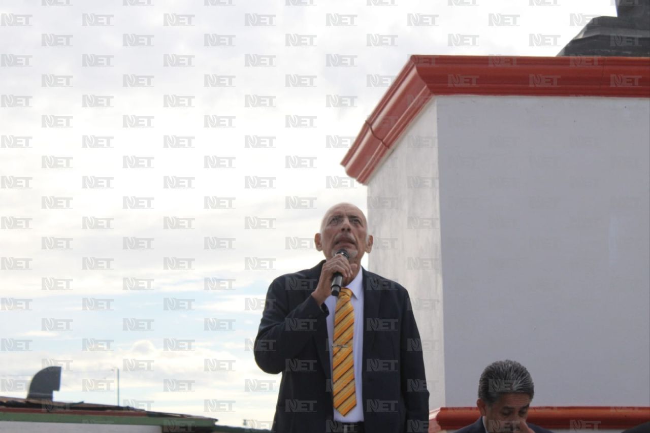 Reconocen trayectoria de profesor Jesús Portillo