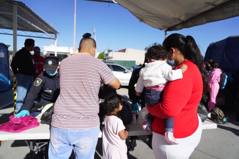 Reciben a familias venezolanas en el Centro Integrador para el Migrante