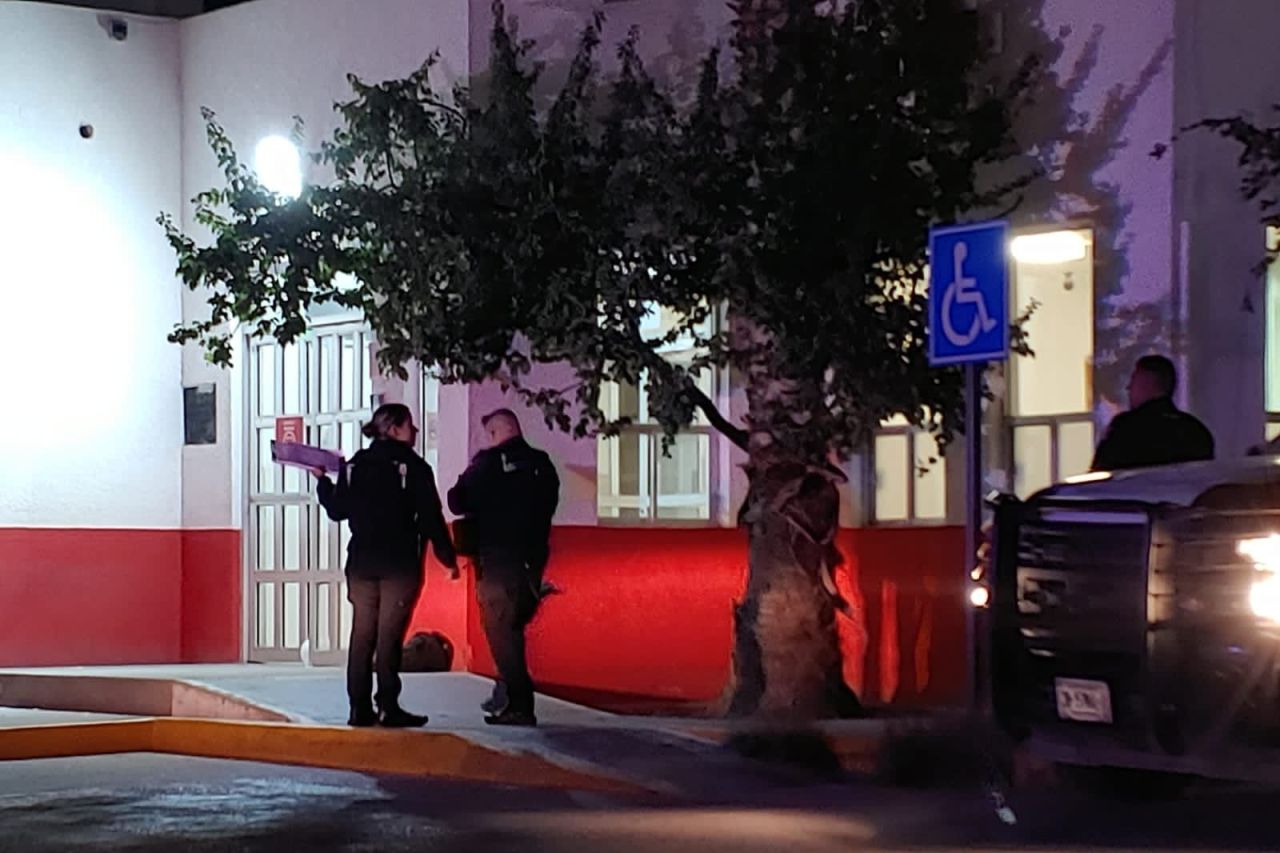 Le grita a conductor y le disparan