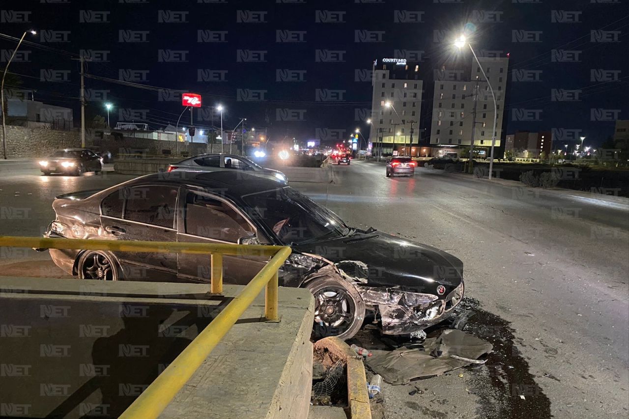 Abandonan BMW chocado en Teófilo Borunda