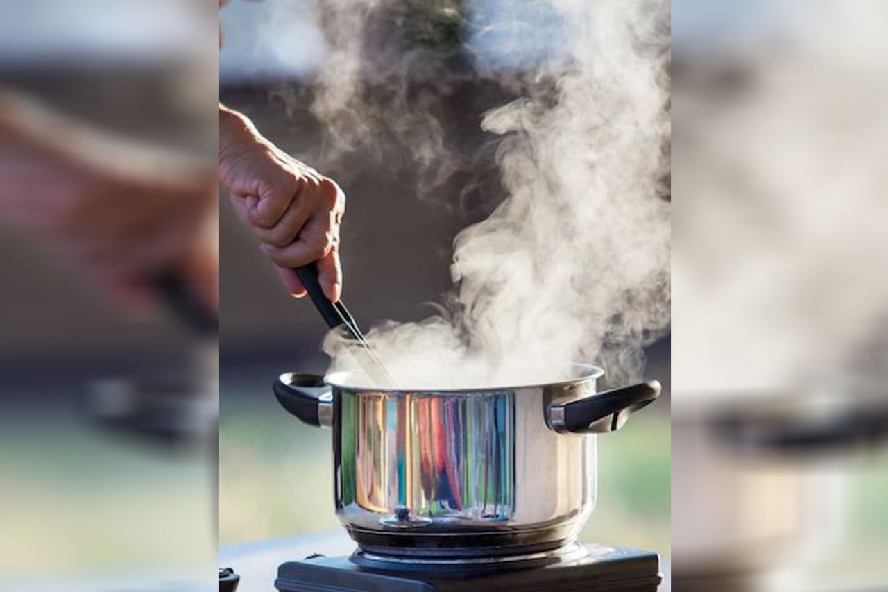 Bebé de 5 meses cae a olla caliente de asado en Torreón