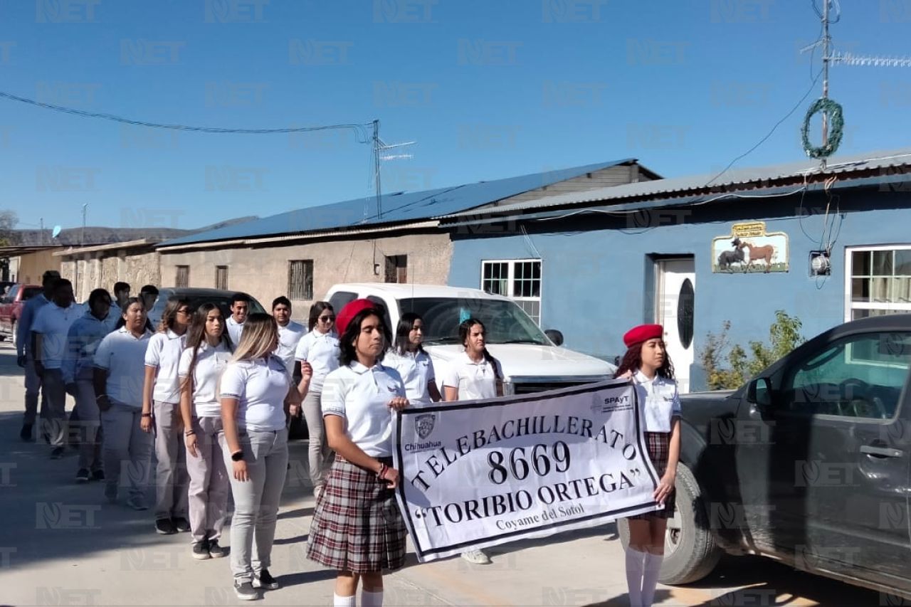 Desfilan por aniversario de la Revolución Mexicana en Cuchillo Parado