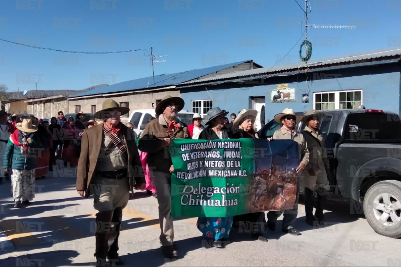 Desfilan por aniversario de la Revolución Mexicana en Cuchillo Parado