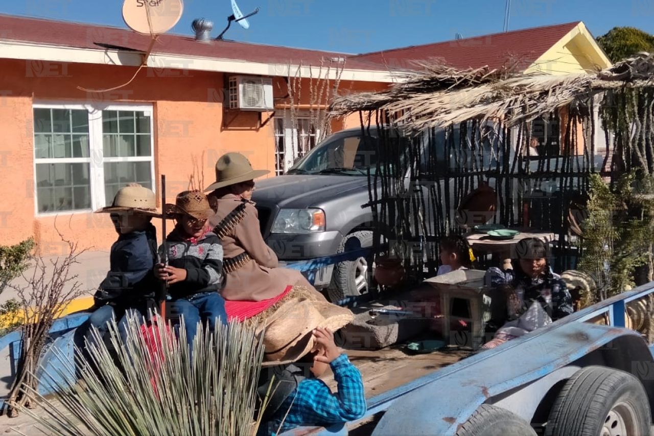 Desfilan por aniversario de la Revolución Mexicana en Cuchillo Parado
