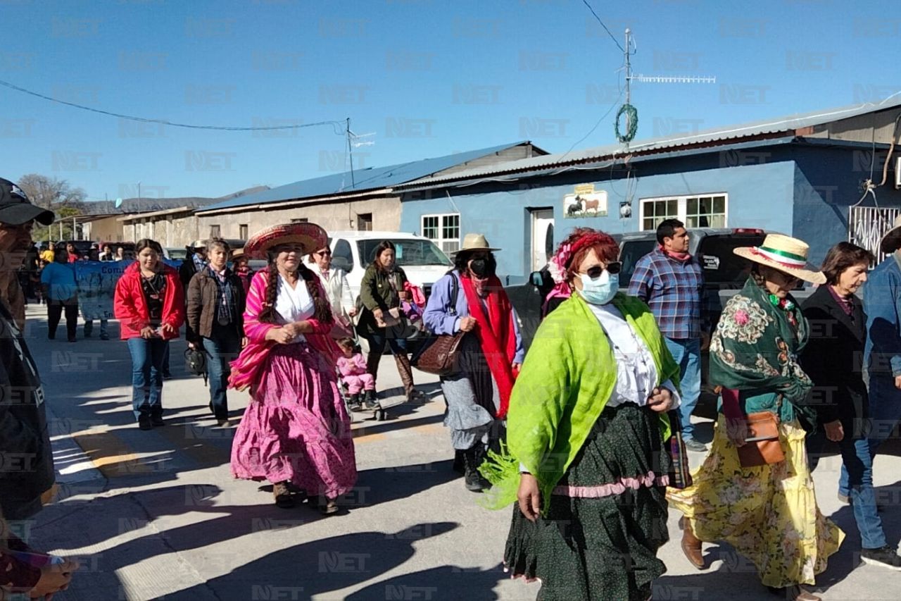 Desfilan por aniversario de la Revolución Mexicana en Cuchillo Parado