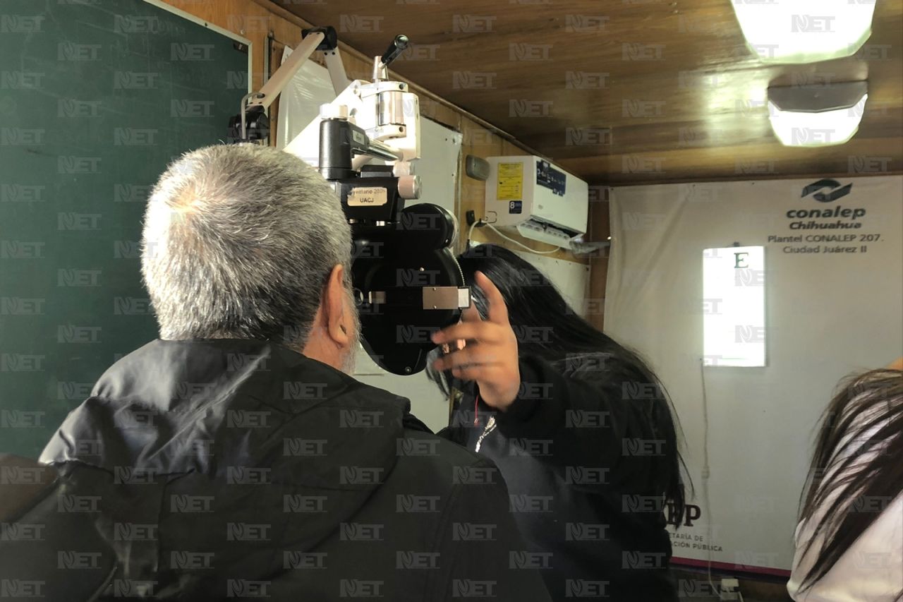 Alumnos del Conalep realizan exámenes de la vista