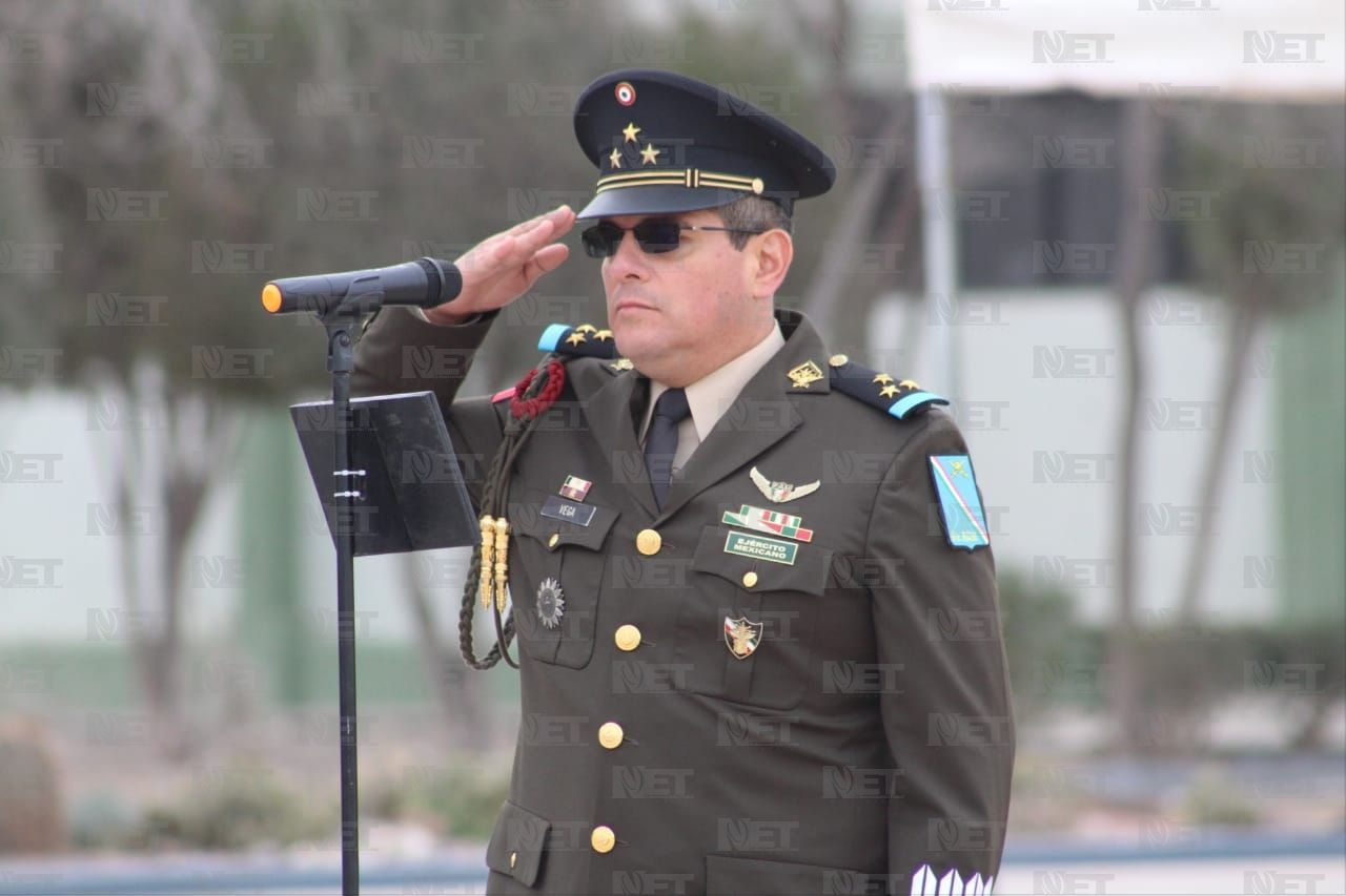 Comandante Flores toma posesión del 9/o Regimiento