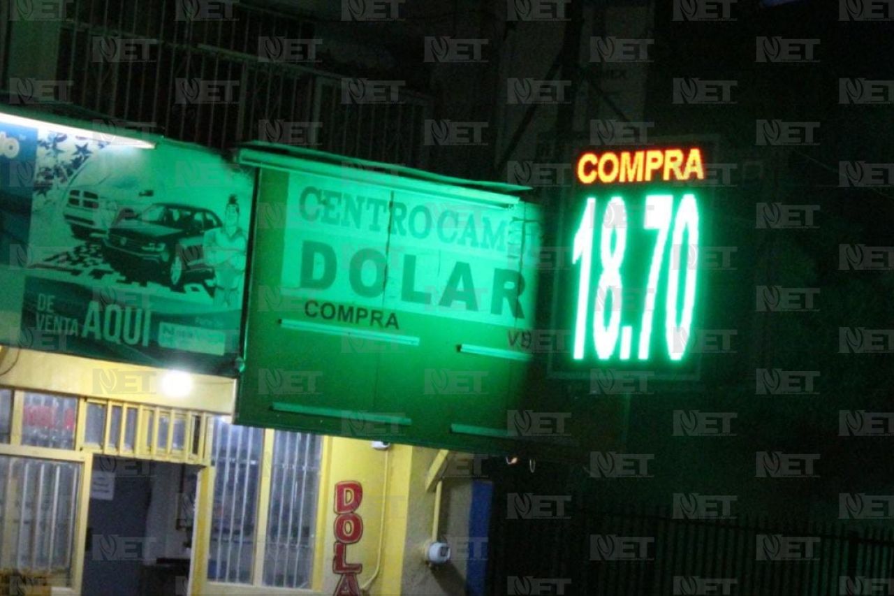Sigue dólar en 19.70 pesos