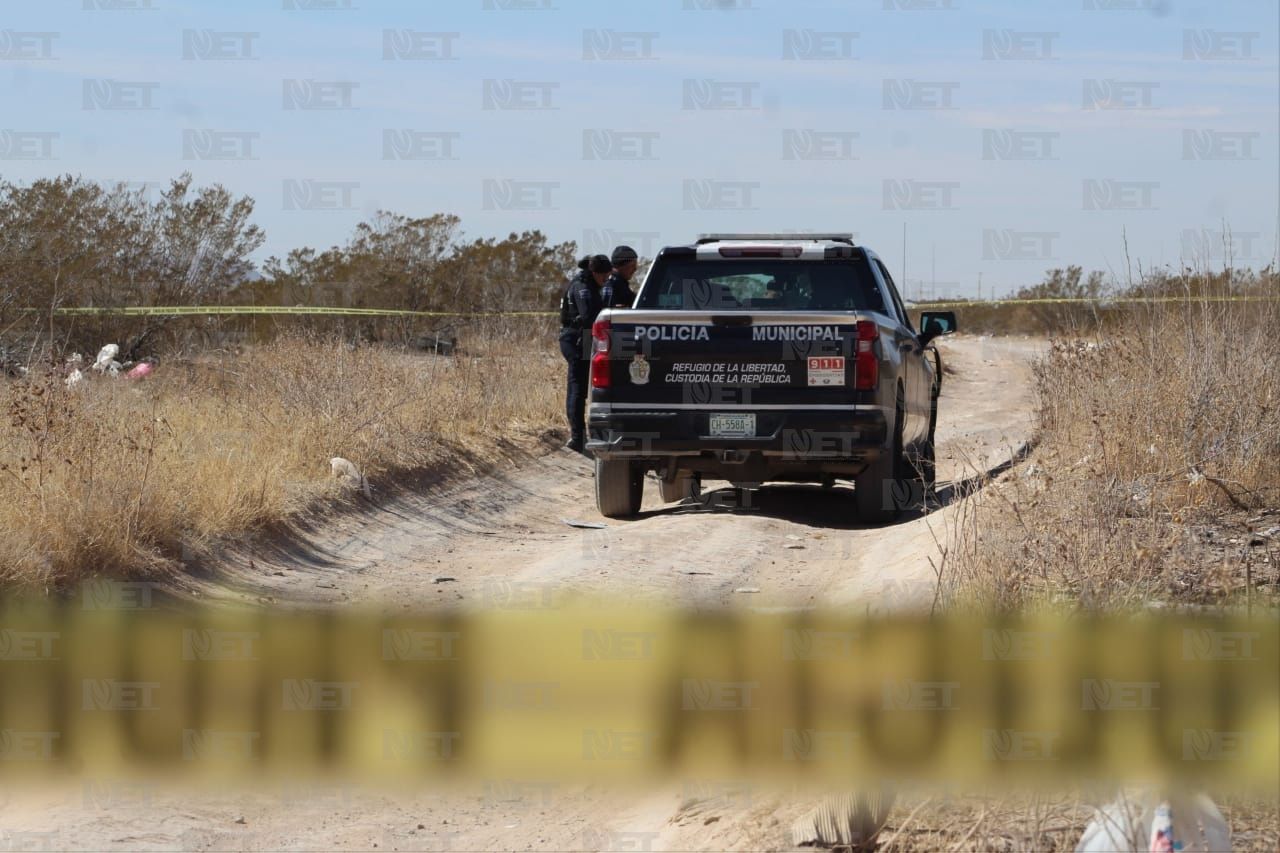 Video: Hallan cadáver envuelto en una lona