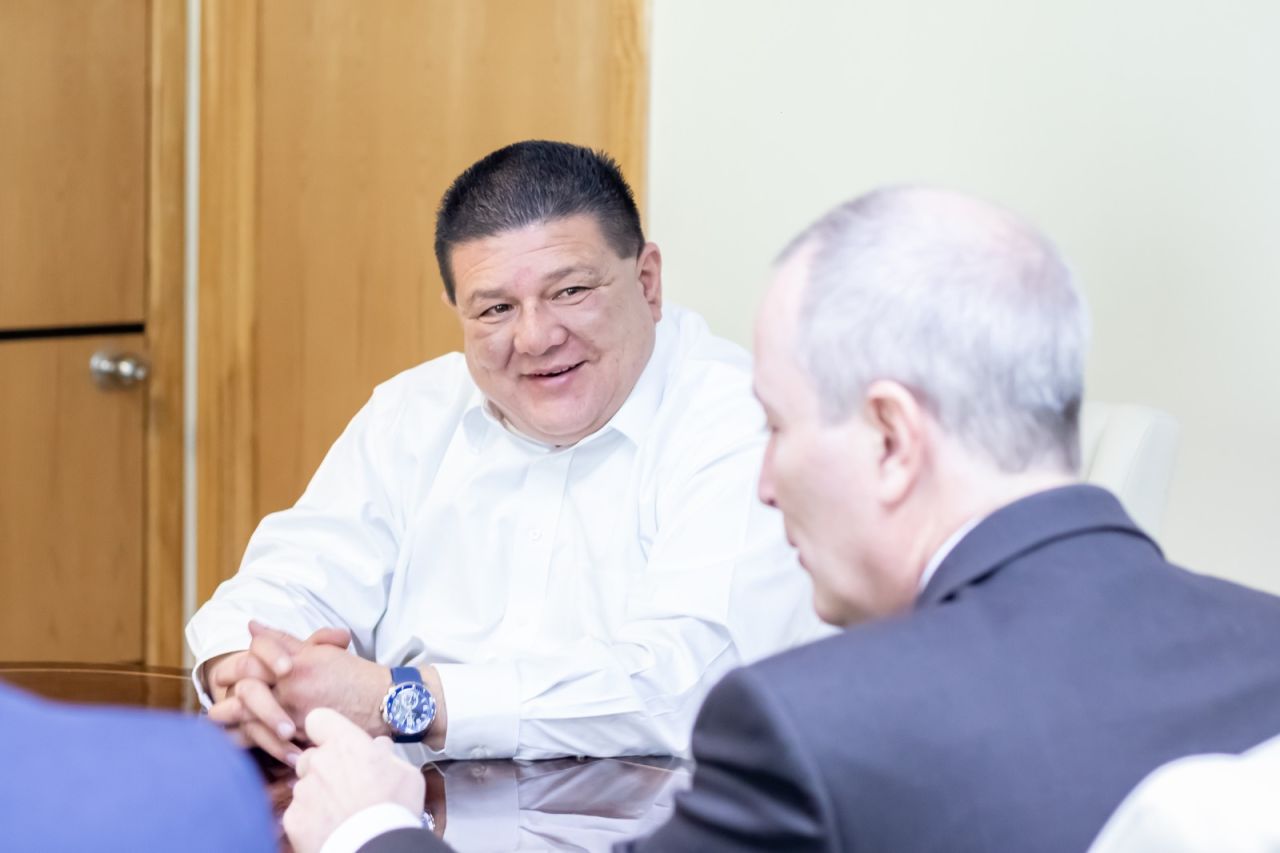 Se reúne el fiscal Jáuregui con el cónsul Eric S. Cohan