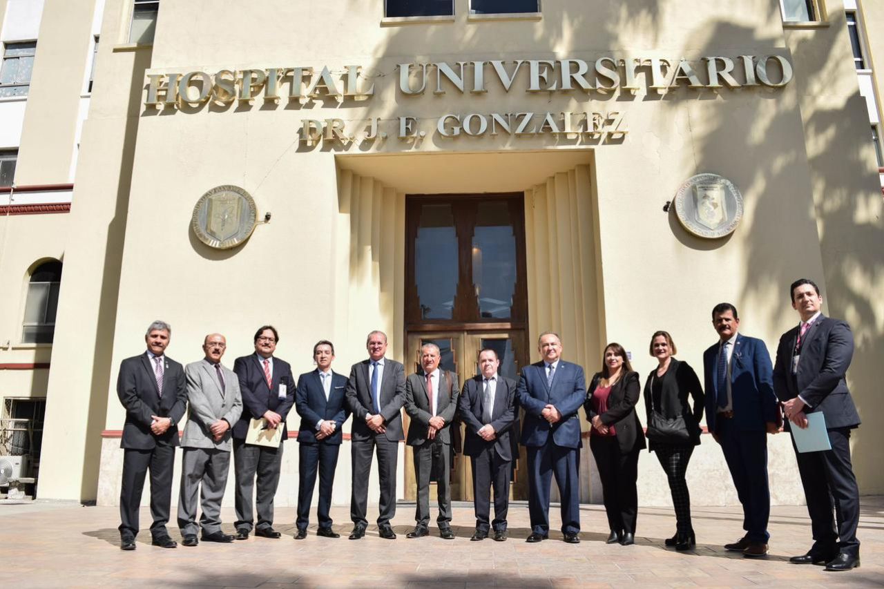 Conoce comitiva de la UACh modelo operativo del hospital de la UANL