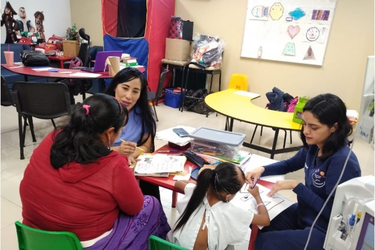 Alumnos enfermos siguen aprendiendo desde el hospital