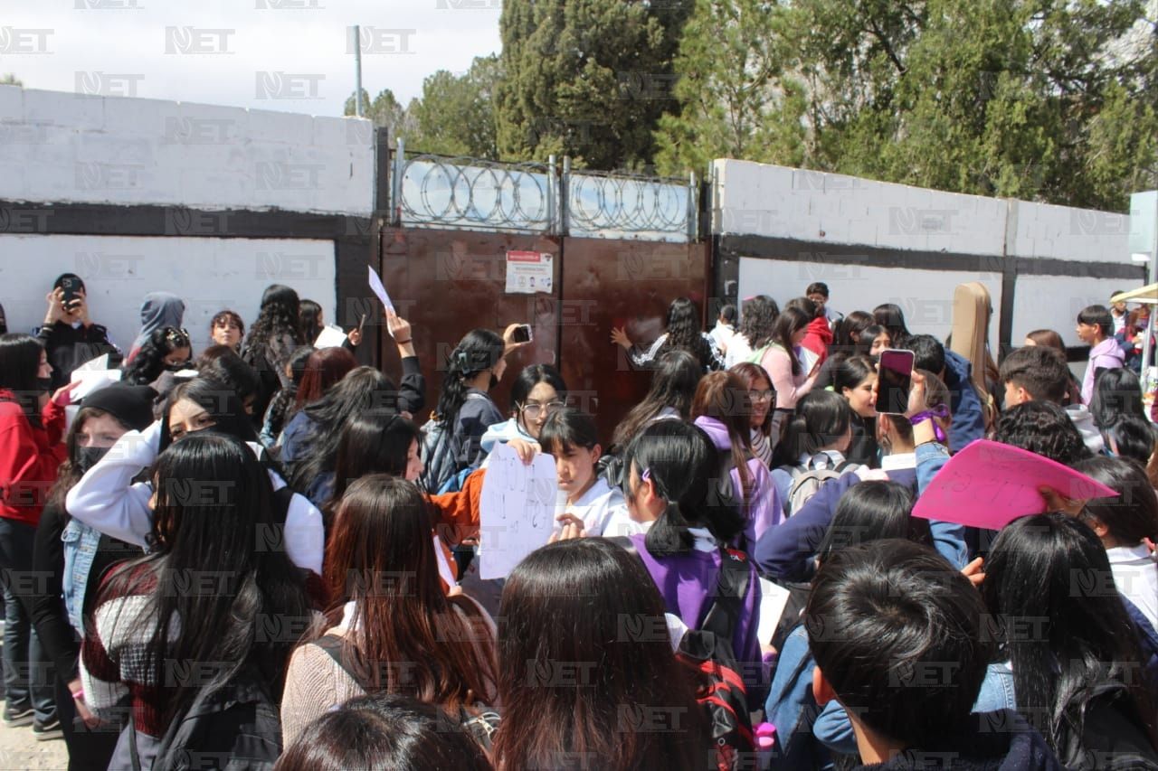 Escuchará Educación a alumnas que denunciaron a maestros del Cetis 61