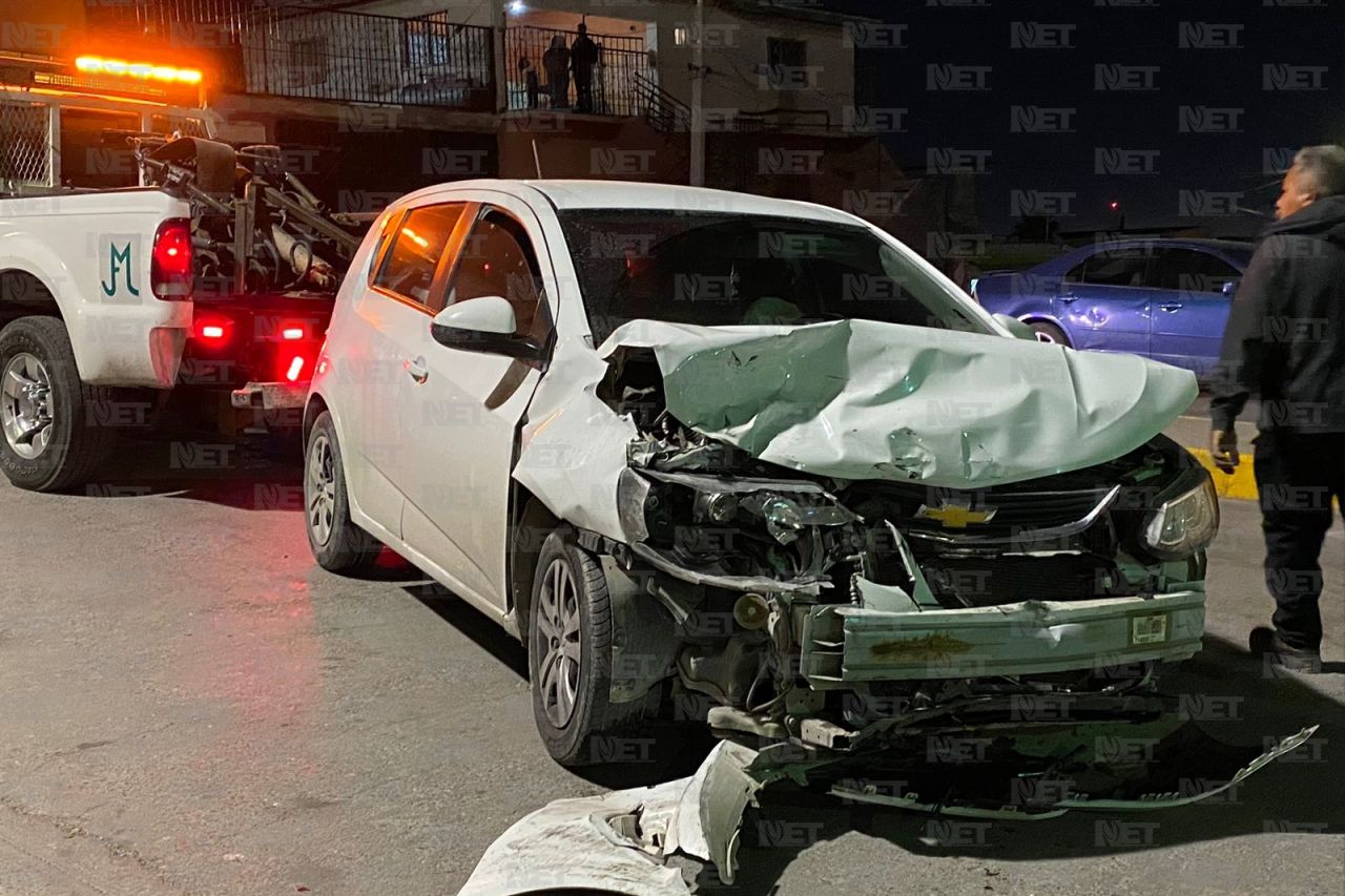 Choca Contra Conductor Y Lo Lanza Contra Poste